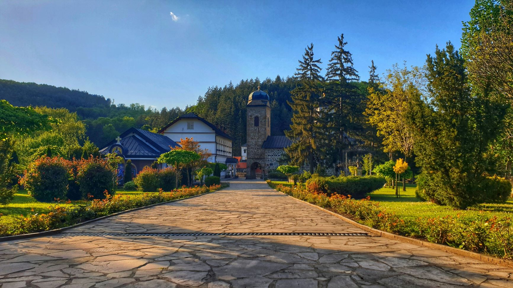 Hardscaping Flagstone vs. Pavers: The Pros and Cons - San Diego ...